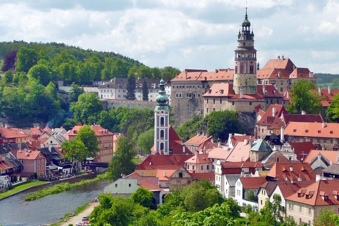 Cesky Krumlov Day Trip from Prague to Vilshofen - Key Points