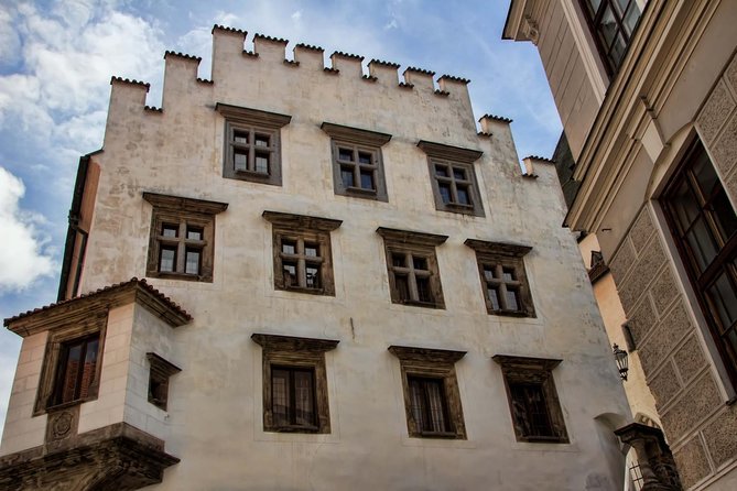 Cesky Krumlov Private Day Trip From Prague With Lunch and Castle Admission - Exploring Cesky Krumlovs Charm