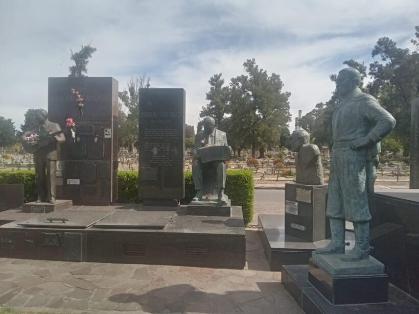 CHACARITA CEMETERY + PARQUE CHAS (LABYRINTH) - Key Points
