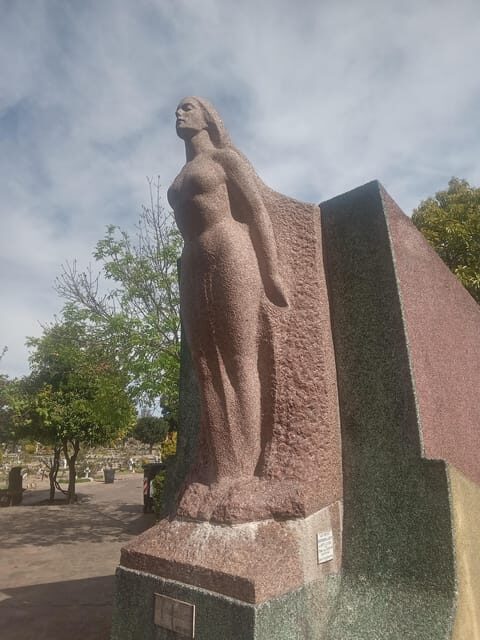 CHACARITA CEMETERY + PARQUE CHAS (LABYRINTH) - Who Should Consider This Tour?