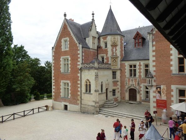 Chambord, Chenonceau, Da Vinci Castle Small group Trip from Paris - An Authentic and Well-Organized Day in the Loire Valley
