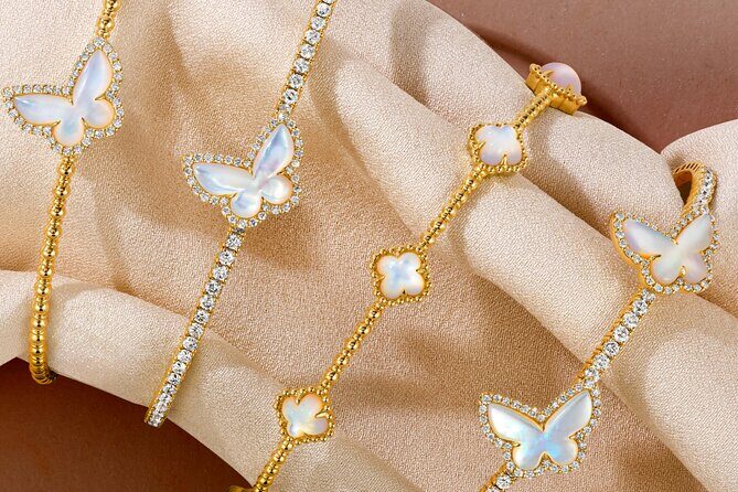 Champagne and Diamond Shopping Experience in Downtown, Bahamas - The Authenticity of Family Service