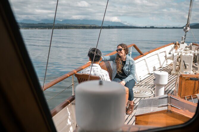 Champagne Sightseeing Cruise on Lake Te Anau - An In-Depth Look at the Tour