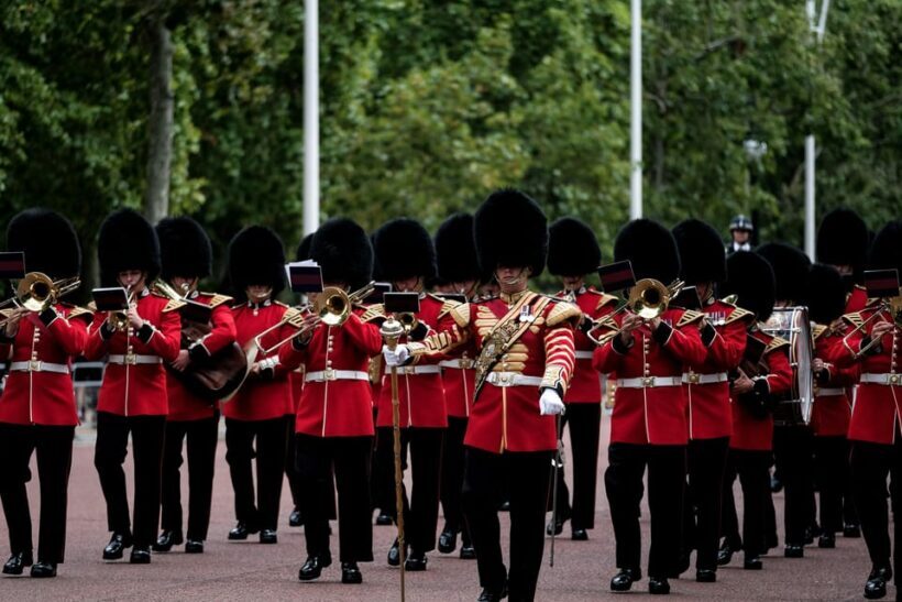 Changing of the Guard and Buckingham Palace Entry Ticket - Why This Tour Combines Value and Authenticity