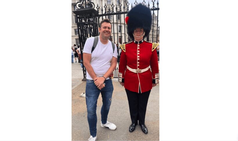 Changing of the Guard at Buckingham Palace - An In-Depth Look at the Changing of the Guard Tour