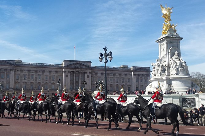 Changing of the Guard Guided Walking Tour in London - Visiting St. James’s Palace