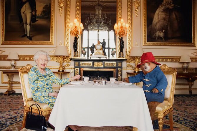 Changing of the Guard & Royal Food Tour with 10+ Tastings - The Sum Up