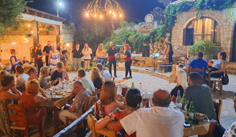 Chania: Cretan Folklore Dance Show with Dinner - Key Points