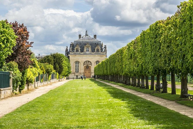 Chantilly by bike or Chantilly with electric bike - Practical Details and Considerations