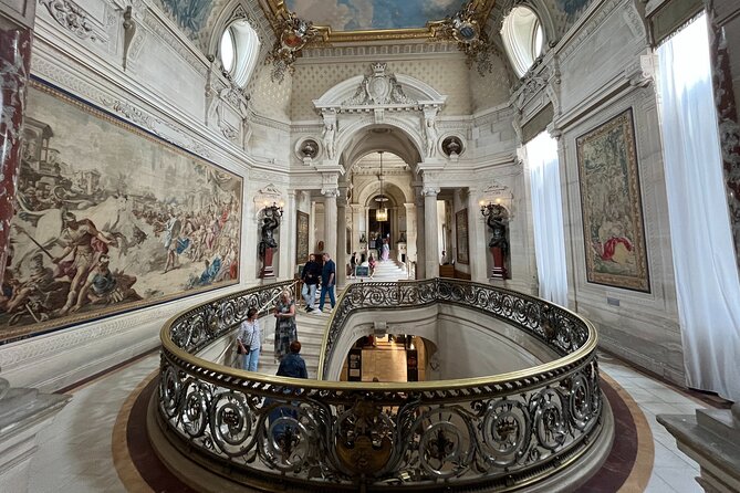 Chantilly Tour: Great Stables and Renaissance Meal From Paris - Equestrian Attractions