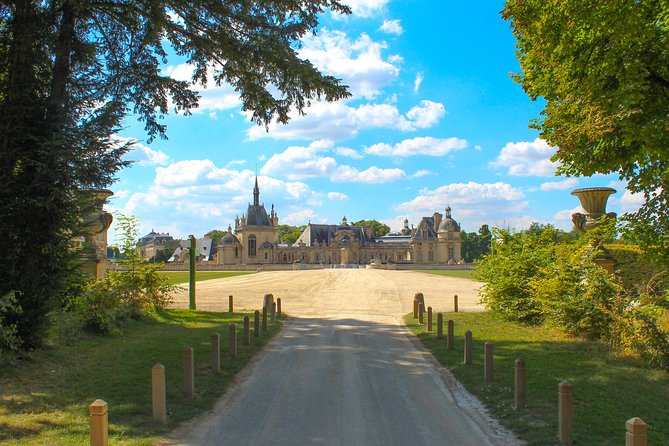 Chantilly Tour: Great Stables and Renaissance Meal From Paris - Tour Logistics