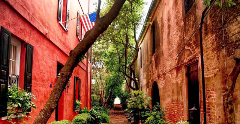 Charleston: History and Architecture Guided Walking Tour - Key Points