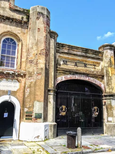 Charleston History Tour-Small Groups Only-History & Alleys - The Authenticity and Personal Touch