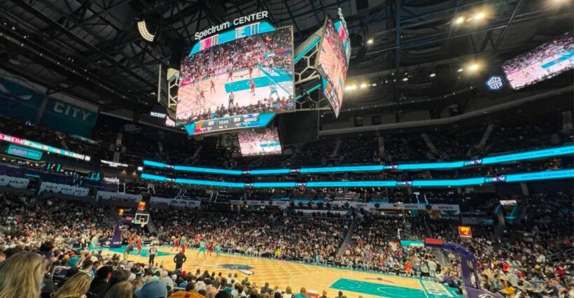 Charlotte: Charlotte Hornets Basketball Game Ticket - What to Expect at Spectrum Center