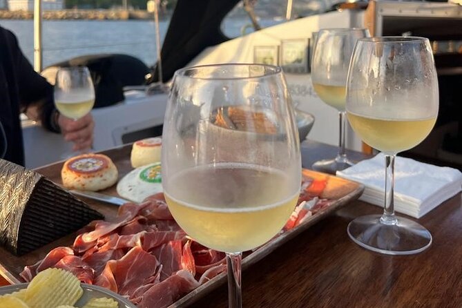 Charming tour of the Douro on a shared sailboat for up to 8 people - Authentic Feedback from Travelers