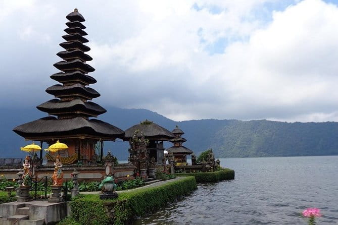 Charter a car with driver in Bali - Who Should Consider This Tour?