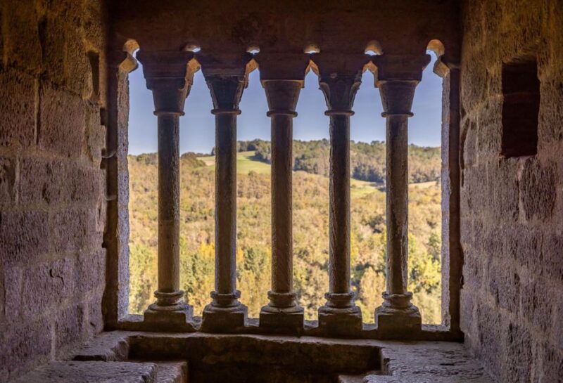 Château De Commarque: the Mystery of the Forgotten Fortress - Language Options for Audioguide and Booklet