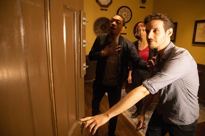 Chattanooga "The Inheritance Mystery Room" Escape Room Admission Ticket - The Guide and the Atmosphere