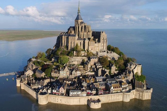 Chauffered driven car for one or several days (Rent minimum of 8 hours with a maximum of 25 kms per hour) - What’s Not Included and What to Consider