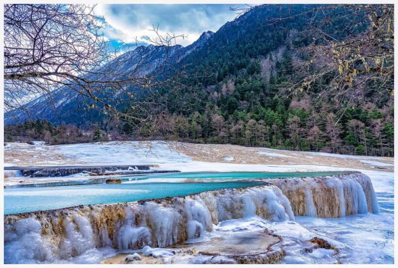Chengdu: 5-Day Jiuzhaigou and Dujiangyan Tour with Panda - Discover the Magic of the Sichuan Landscape on a 5-Day Tour