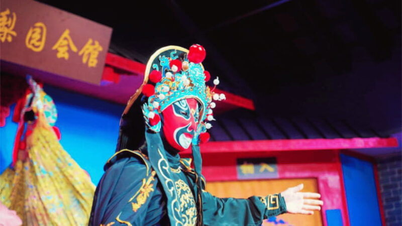 Chengdu: Liyuan Theater Sichuan Opera Face-Changing Show - Who Will Love This Tour?