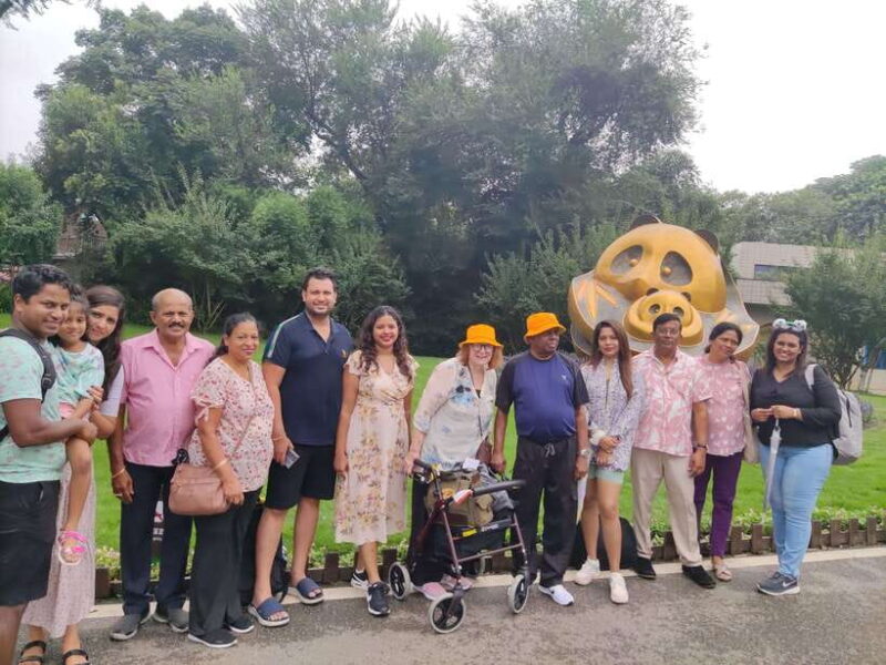 Chengdu: Panda Base, Farmer's Market, and Cooking Class - Key Points