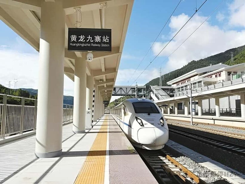 Chengdu: private 2-Day Huanglong Jiuzhaigou tour by train - Key Points