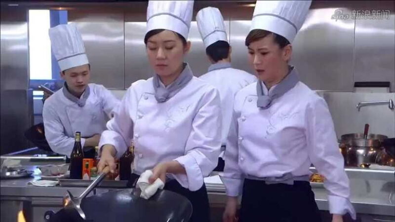 Chengdu: Private Panda Base and Sichuan Cuisine Tour - Who Should Sign Up?