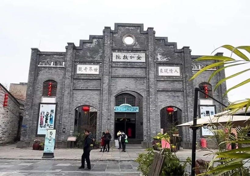 Chengdu : Vintage Tram, DIY Lacquer Fans & Museums - Why This Tour Stands Out