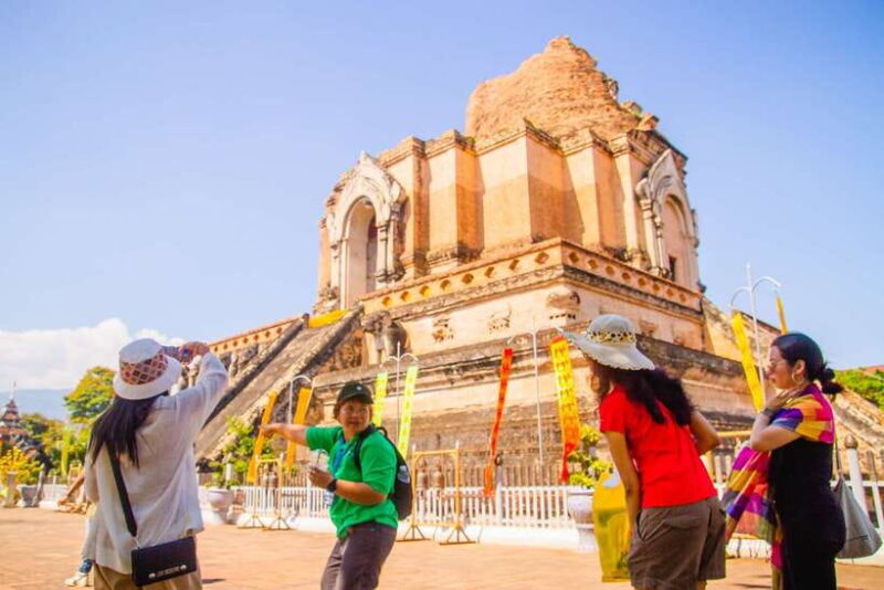 Chiang Mai: 3 Hour Old City and Temples Guided Walking Tour - The Experience and Guides