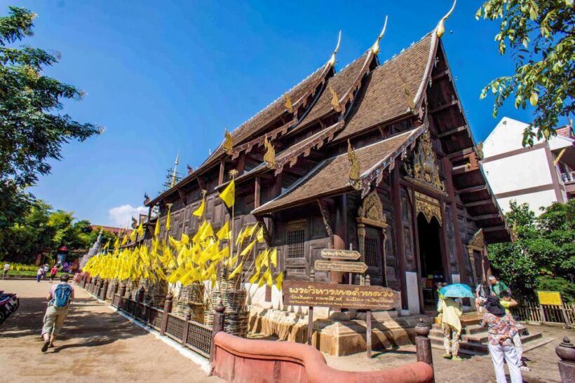 Chiang Mai: Ancient Temples Guided Spanish Tour - Market Visit and Local Flavors