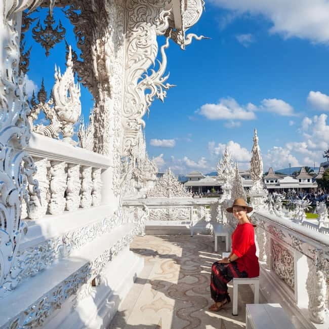 Chiang Mai: Chiang Rai Famous Temples & Hot Springs Day Trip - The Lunch Experience