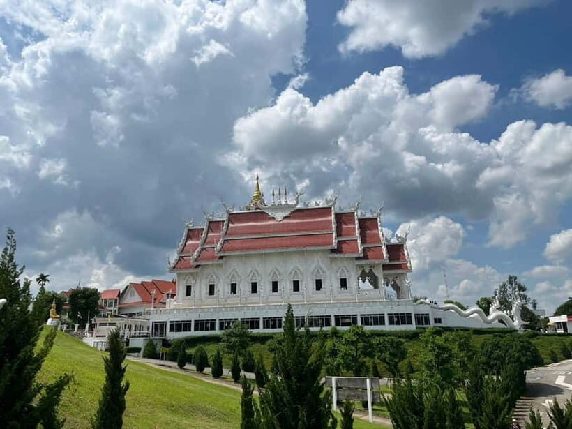 Chiang Mai: Chiang Rai Red, White, and Blue Temples day tour - The Itinerary in Detail: What to Expect