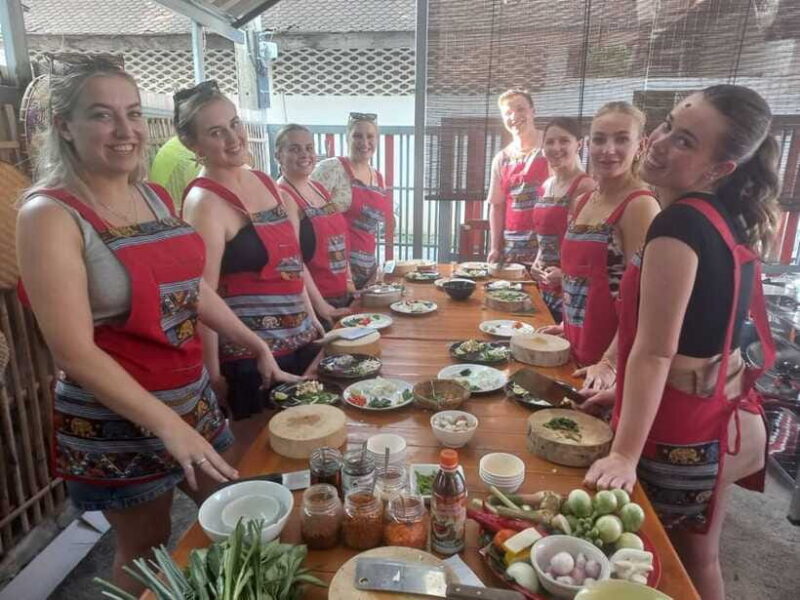 Chiang Mai: Cooking Class with Market Tour and Pickup - The Menu: Variety and Customization