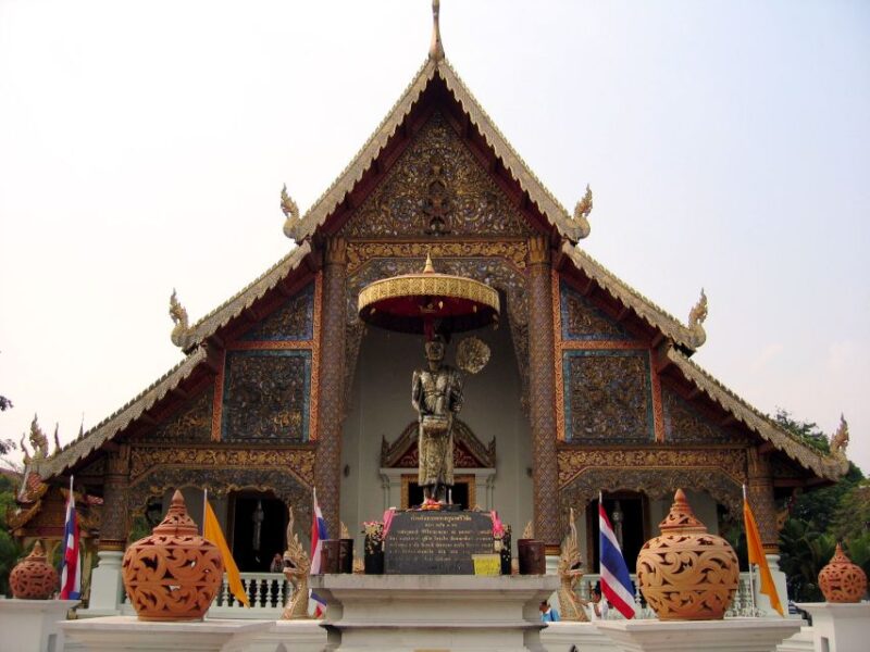 Chiang Mai: Guided Historical City Tour by Bike with Lunch - Key Points