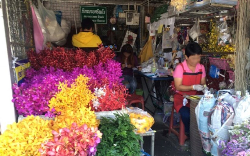 Chiang Mai: Half-Day Private City Tour by Tuk Tuk - A Market That Buzzes with Local Life