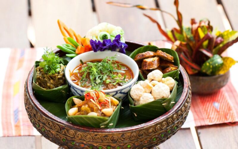 Chiang Mai: Khantoke Dinner with Traditional Performance - Who Should Consider This Experience?