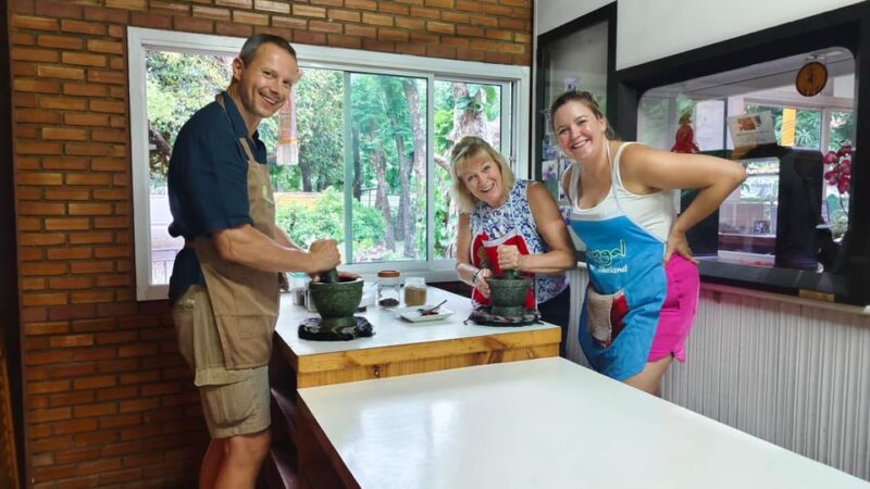 Chiang Mai: Morning Cooking Class with Market Visit - The Guides and Atmosphere: Friendly and Knowledgeable