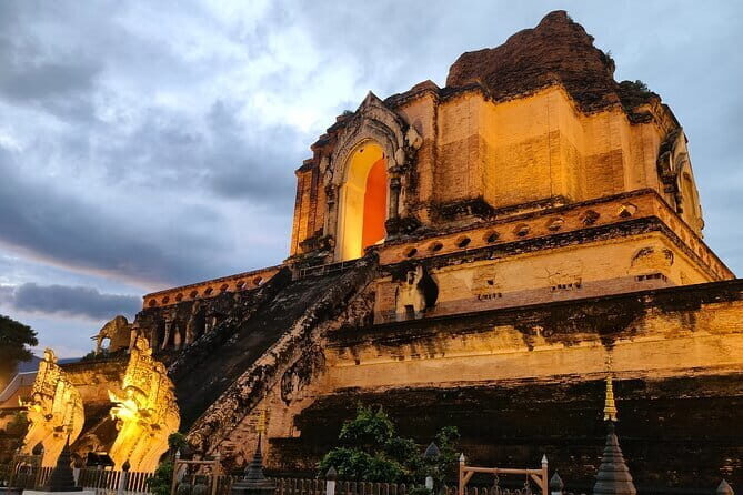 Chiang Mai Old City & Temples 3 hour Twilight Walking Tour - Exploring Chiang Mai’s Old City & Temples in the Twilight