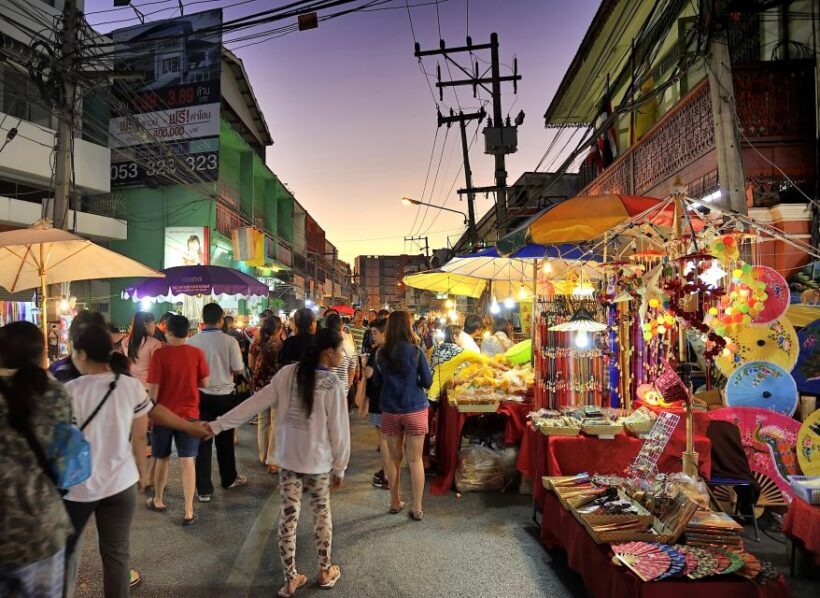 Chiang Mai Street Food Adventure with Locals - The Markets: Chiang Mai Gate & Wua Lai