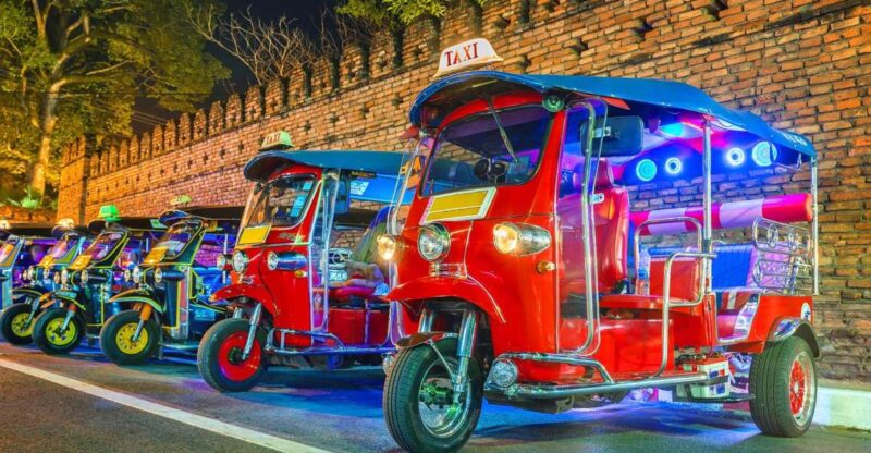 Chiang Mai: Temples and Street Food Night Tour by Tuk Tuk - Exploring Chiang Mai’s Temples and Street Food on a Tuk Tuk Night Tour