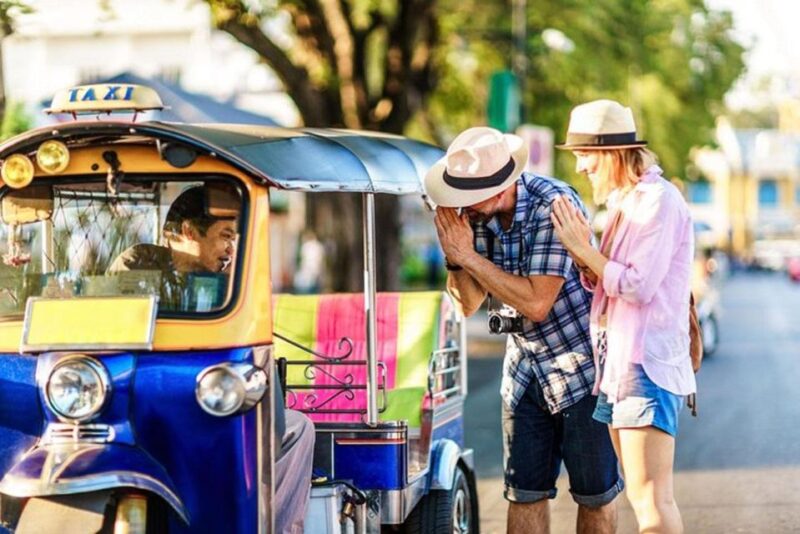 Chiang Mai: Temples and Street Food Night Tour by Tuk Tuk - Who Should Consider This Tour
