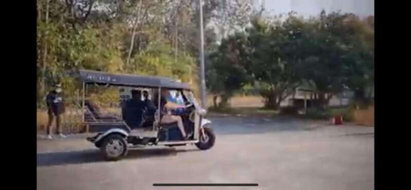 Chiang Mai: Tuk Tuk Driving Experience - Visiting a Traditional Weaving Center