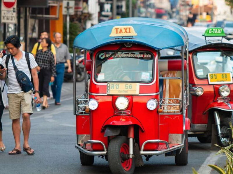 Chiang Mai: Tuk-Tuk Evening Tour with Temples & Street Foods - Why Choose This Tour?