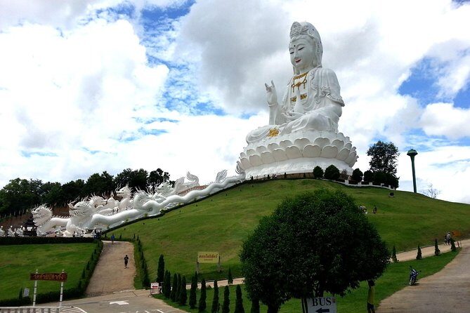 Chiang Rai food & night market walking tour with local host - Authenticity and Cultural Insights