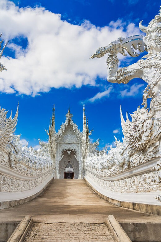 Chiang Rai: Private Tour of Temples, Tea Garden, Hill Tribes - Authenticity and Practical Tips