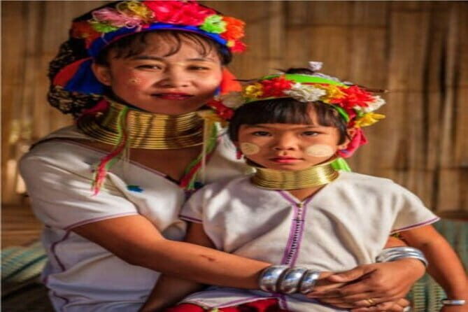 Chiang Rai White, Blue, Red Temples and Long Neck 1 Day Tour - The Itinerary Breakdown: What to Expect at Each Stop