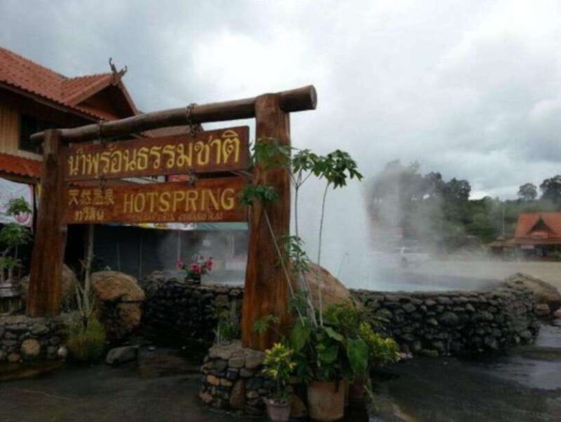 Chiang Rai: White & Blue Temples, Black House & Lunch, Guide - Authentic Traveler Insights