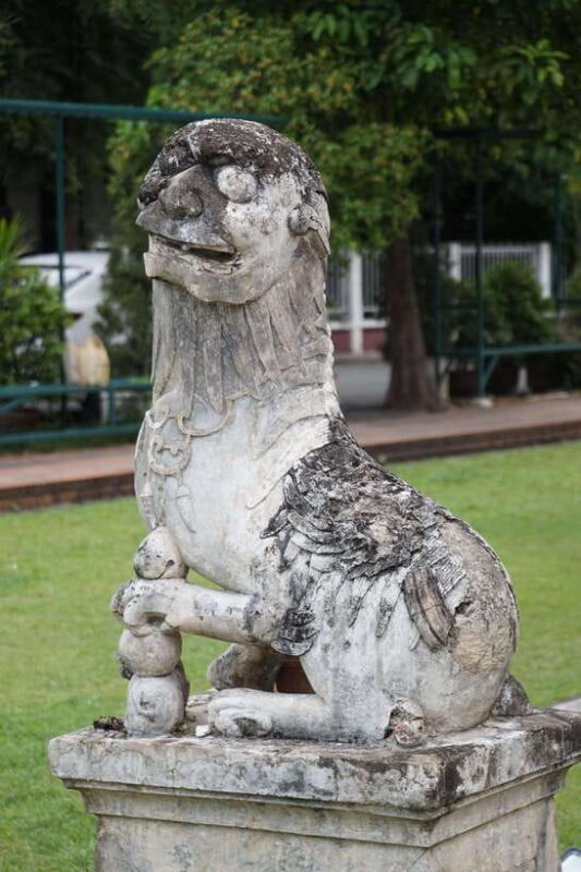 Chiangmai: Temple And City Walking Tour With Ex-Monk - Who Should Book This Tour?