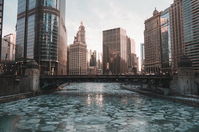 Chicago 2-Hour Sightseeing Transfer by Luxury Stretch Limo - The Highlights of Your Chicago Limo Tour